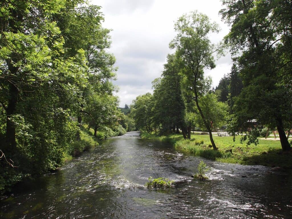 Wunderschne Fluss Mit H In Deutschland Fotosnull