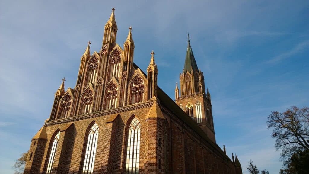 Stadt mit N 🌇 große Liste mit vielen Bildern & Erklärungen