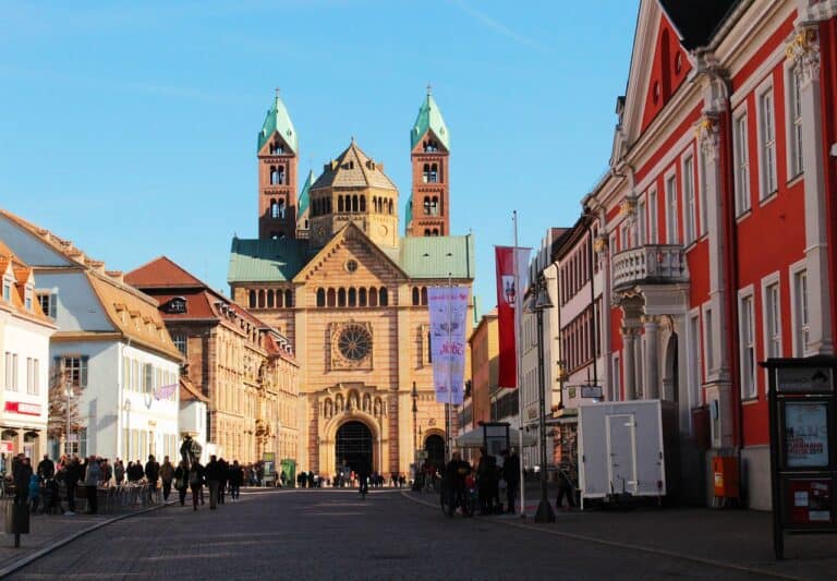 Stadt mit R 🌇 große Liste mit vielen Bildern & Erklärungen