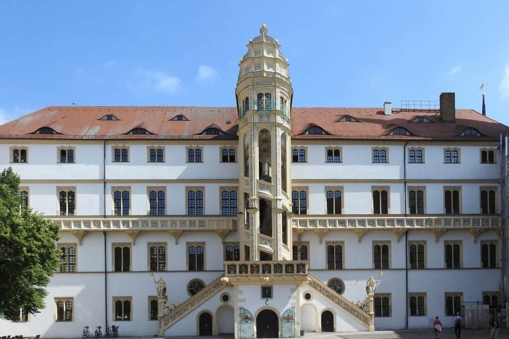 Stadt mit S 🌇 große Liste mit vielen Bildern & Erklärungen